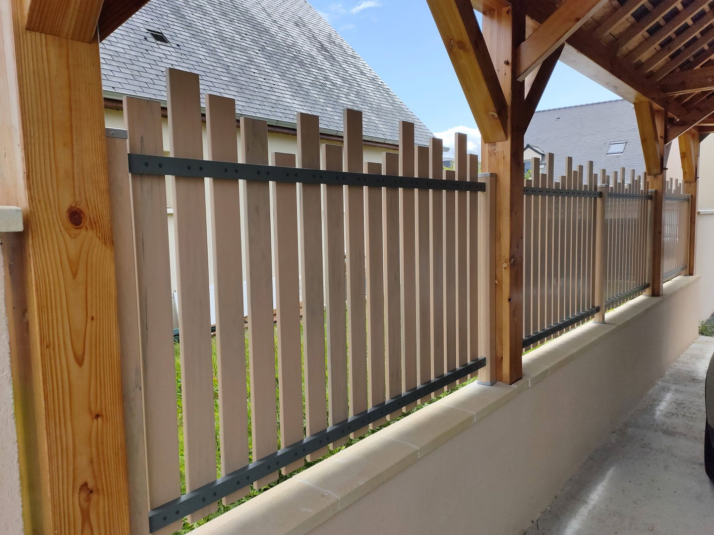 Clôture PVC ajourée et brise-vue pour votre jardin ou terrasse